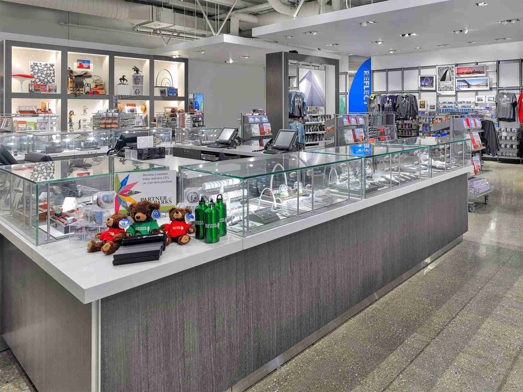 Advice to Create an Overall Display Vision | Souvenirs, Gifts ...